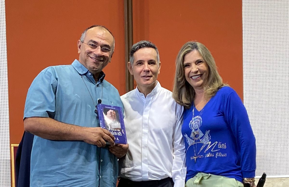 Vice-postulator receives book from Bishop Luiz Mancilha for Mothers Who ...